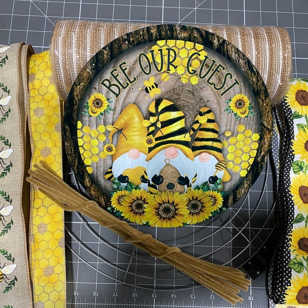 Mesh Wreath Tutorial - Etsy Mesh Wreath Tutorial - Etsy