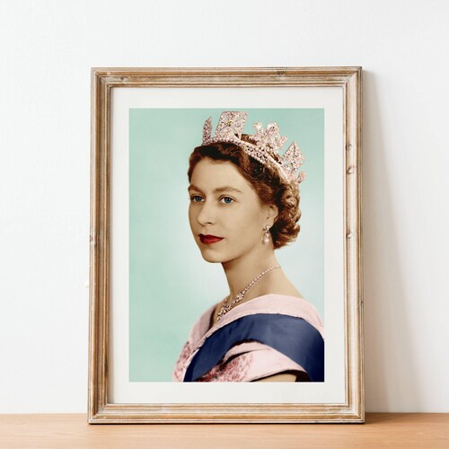 Queen Elizabeth II Iconic Classic Royal Print British Royal - Etsy