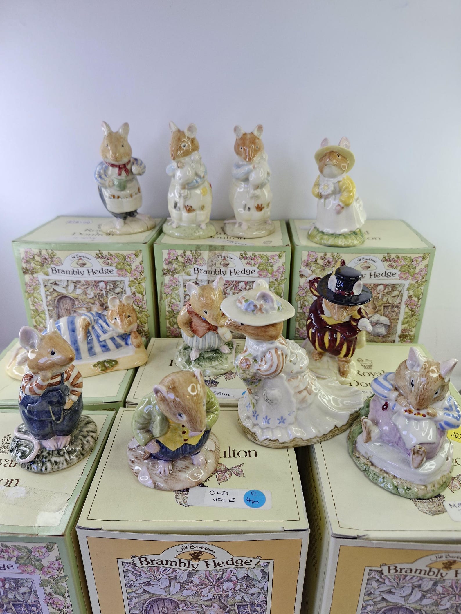Brambly Hedge Figurines, Basil,old Vole, Catkin Royal Doulton Boxed ...