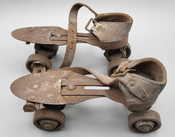Vintage Roller Skates With Key