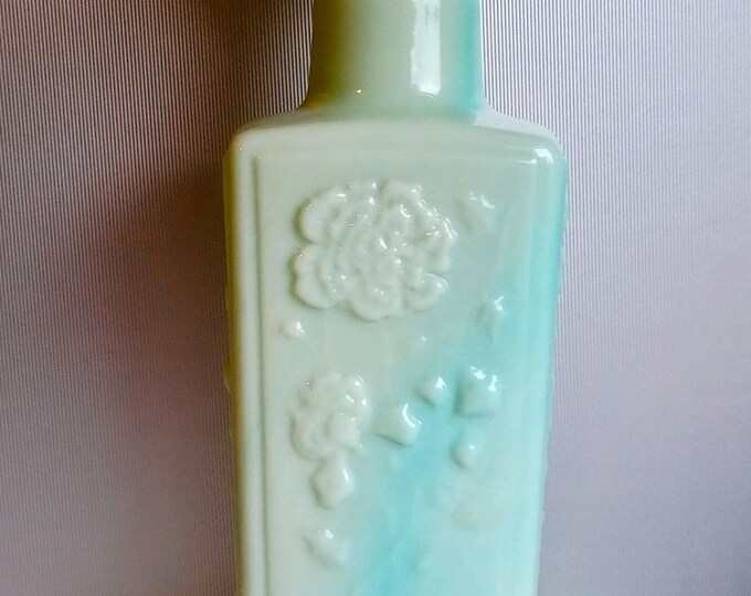 Beam's Royal Jade. Jim Beam Jadeite Liquor Decanter Bottle. Pagoda Slag ...