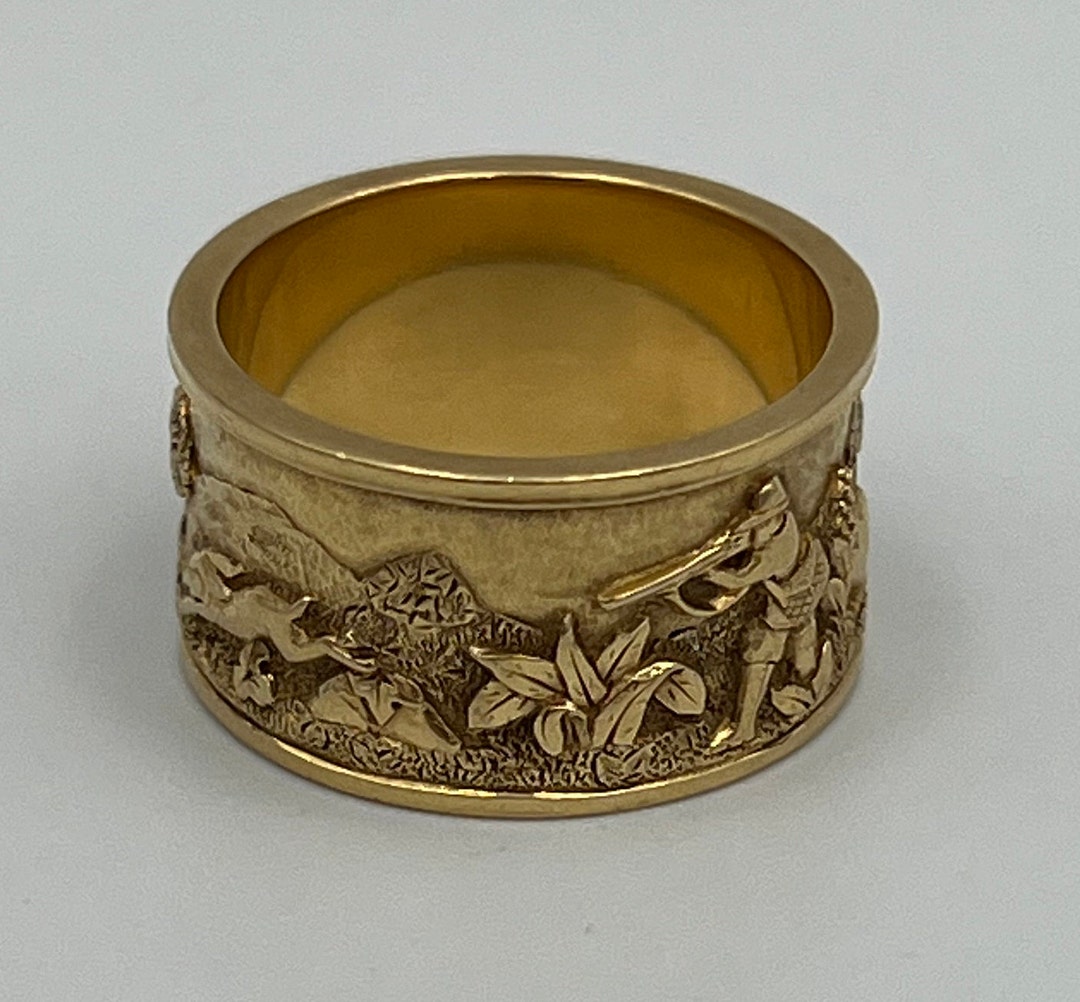18k Yellow Gold Hunting Scene Ring, Size 7.75 - Etsy