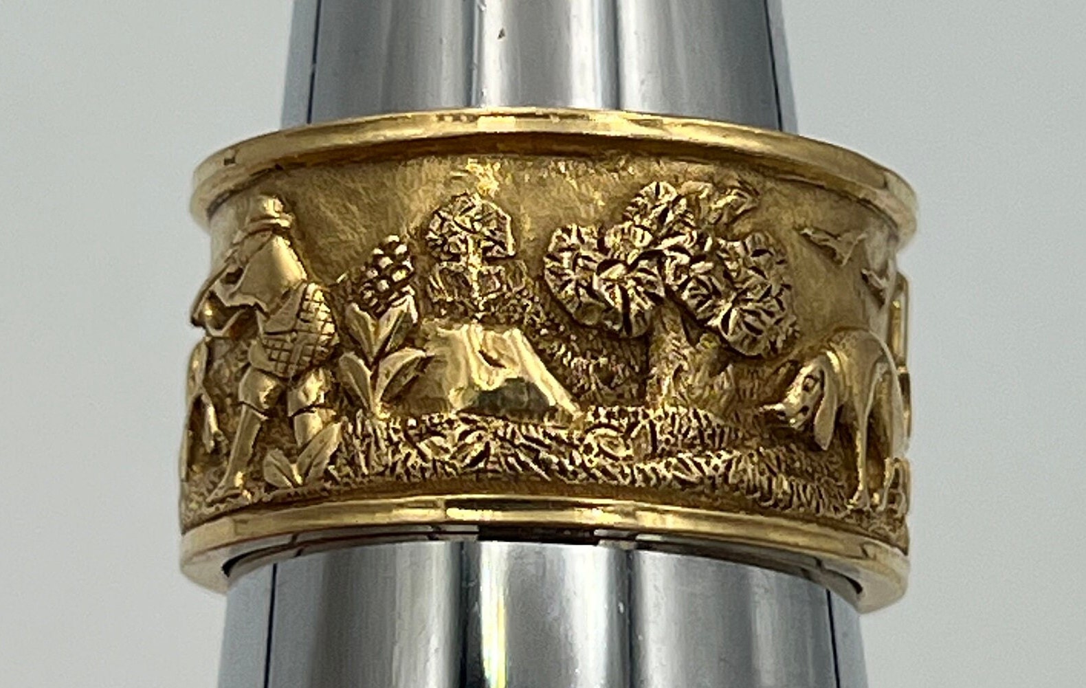 18k Yellow Gold Hunting Scene Ring, Size 7.75 - Etsy