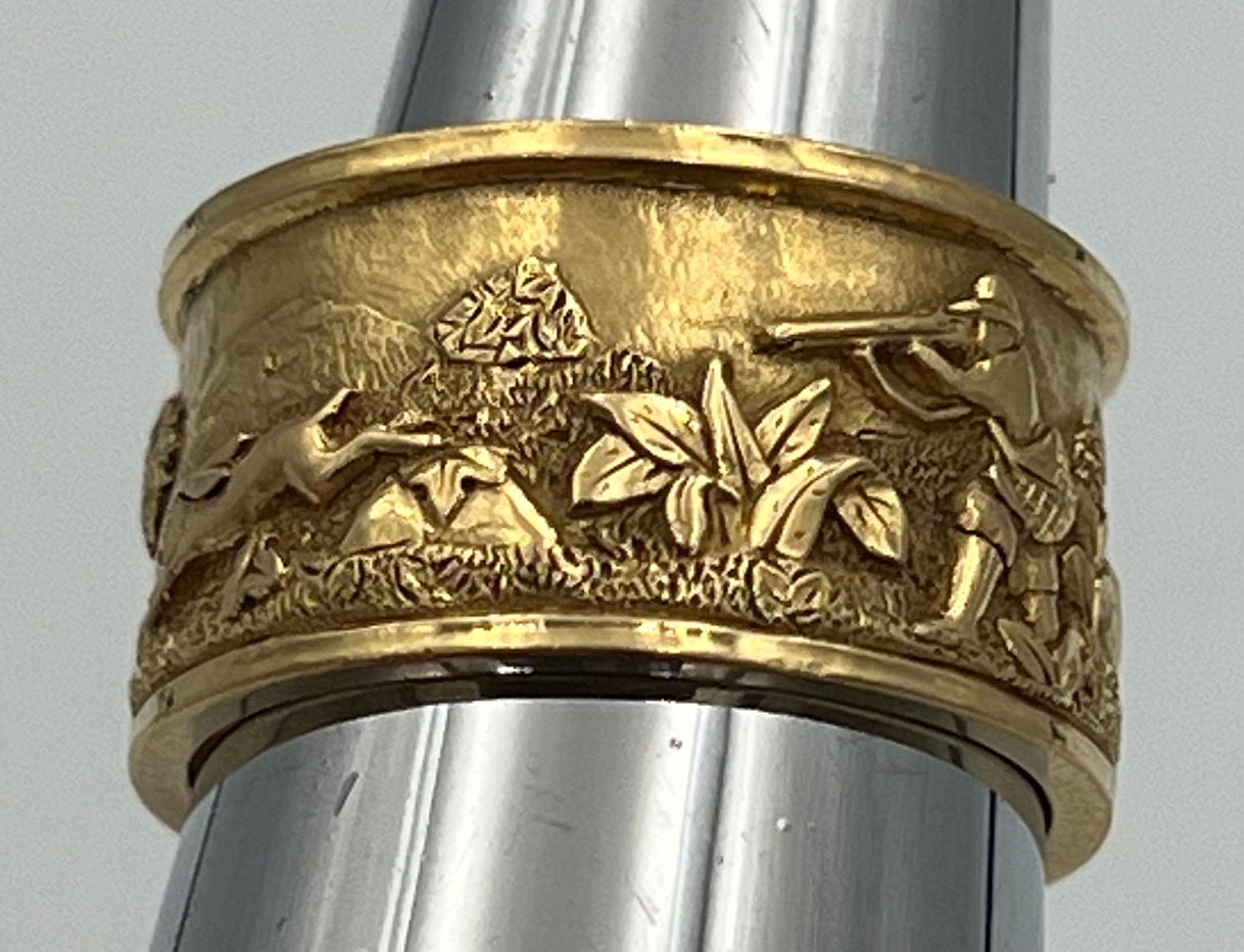 18k Yellow Gold Hunting Scene Ring Size 7.75 - Etsy