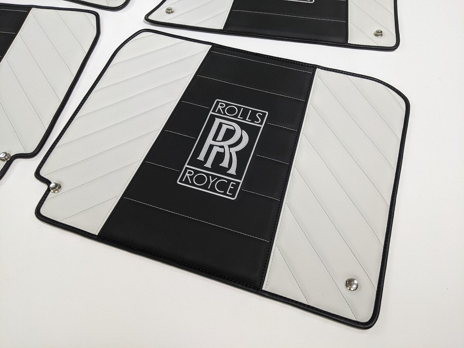 Rolls Royce Ghost/phantom/wraith Bespoke Floor Mats Black/sea Shell - Etsy