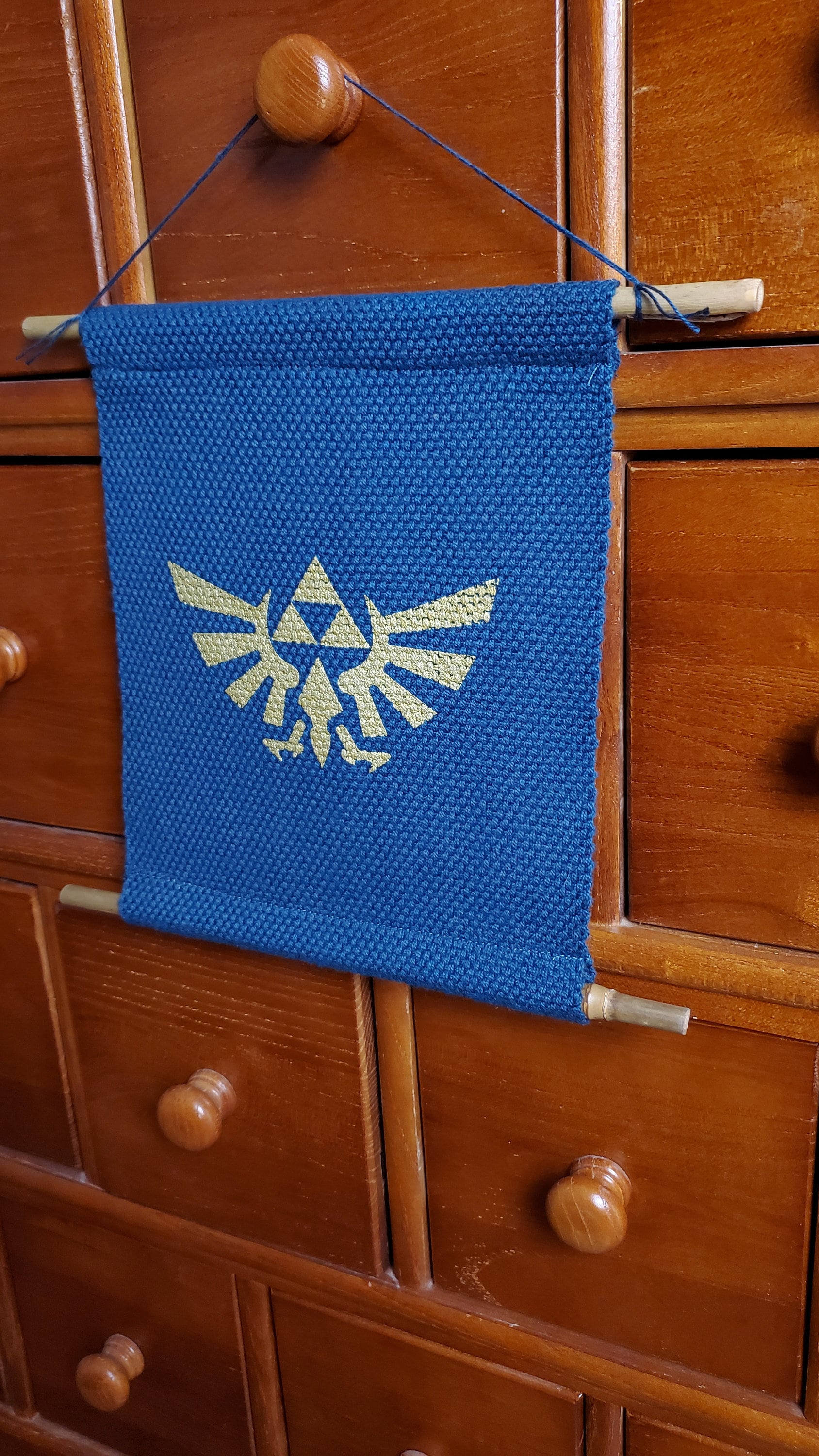 Legend of Zelda Tapestry, Hyrule Royal Crest Wall Hanging - Etsy