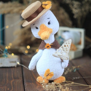Crochet Goose Pattern. Amigurumi Goose in a Hat With Bandana and ...