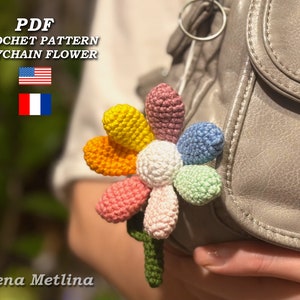 Crochet Flower Keychain Pattern, Amigurumi Keychain Flower, Small ...