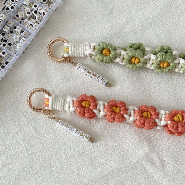 Daisy Keychain - Etsy