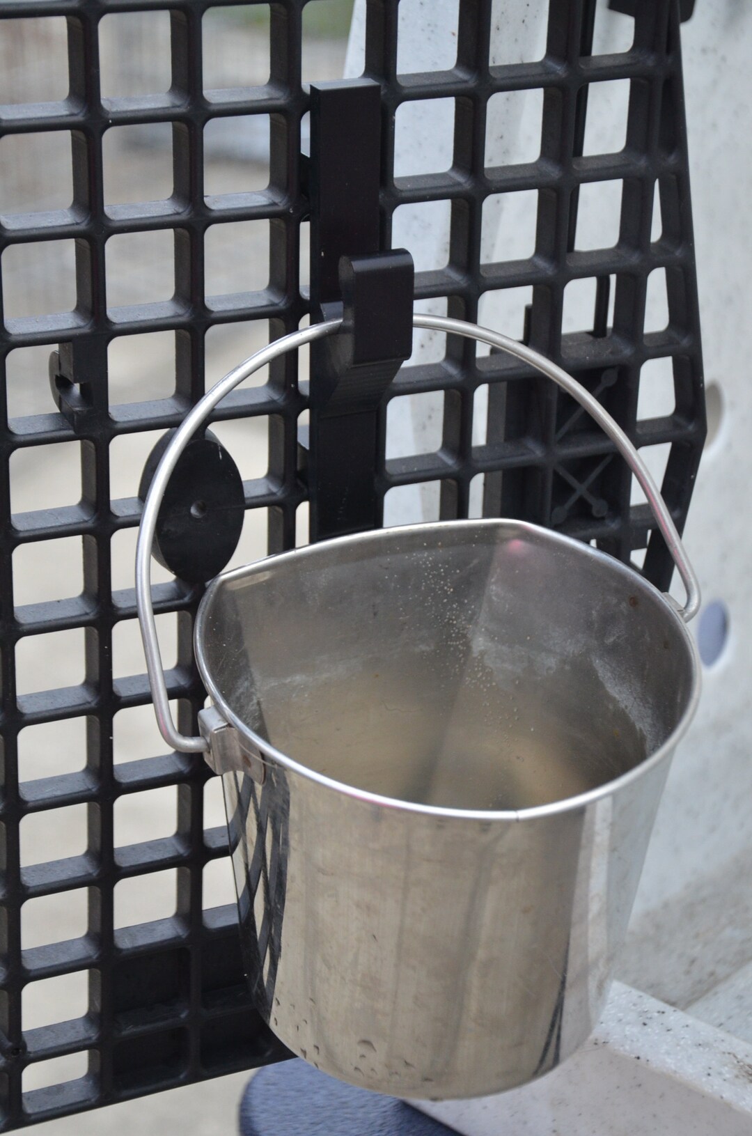 Ruffland Kennel Door Water Bucket Hook-pegt Pet Safe - Etsy