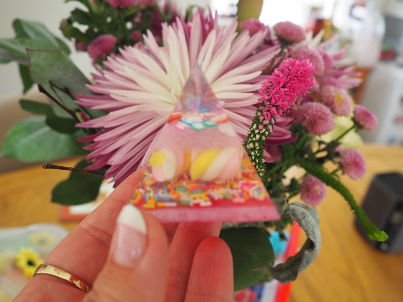 Sweetie Pyramid Resin Art - Unusual Sweets Triangle Mini Pyramid Paper ...