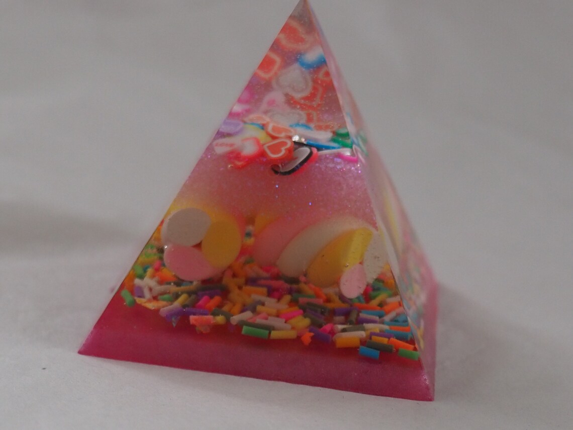 Sweetie Pyramid Resin Art - Unusual Sweets Triangle Mini Pyramid Paper ...
