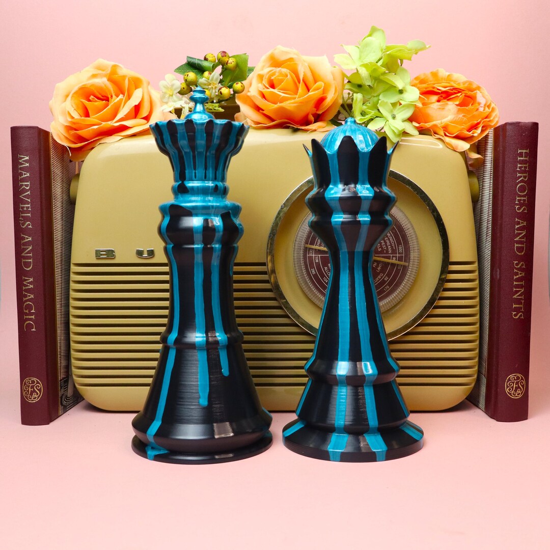 Large King & Queen Chess Pieces With Acrylic Paint Drip: Bookshelf ...