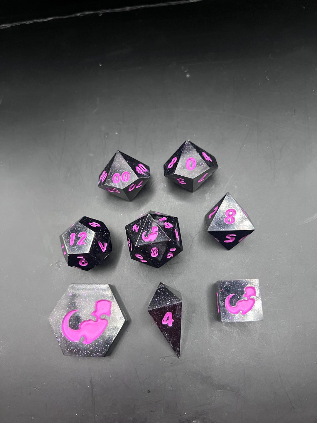 Void Siren 7-piece Polyhedral Dice Set – Black Stardust With Neon Pink ...