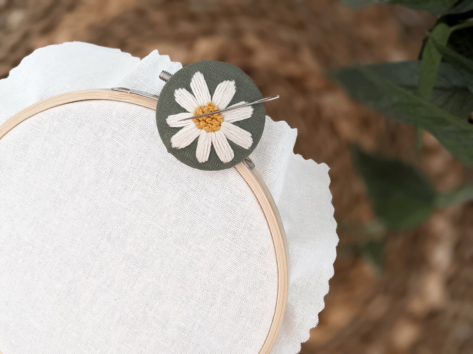 Daisy Magnetic Needle Minder, Floral Magnetic Needle Keeper for ...