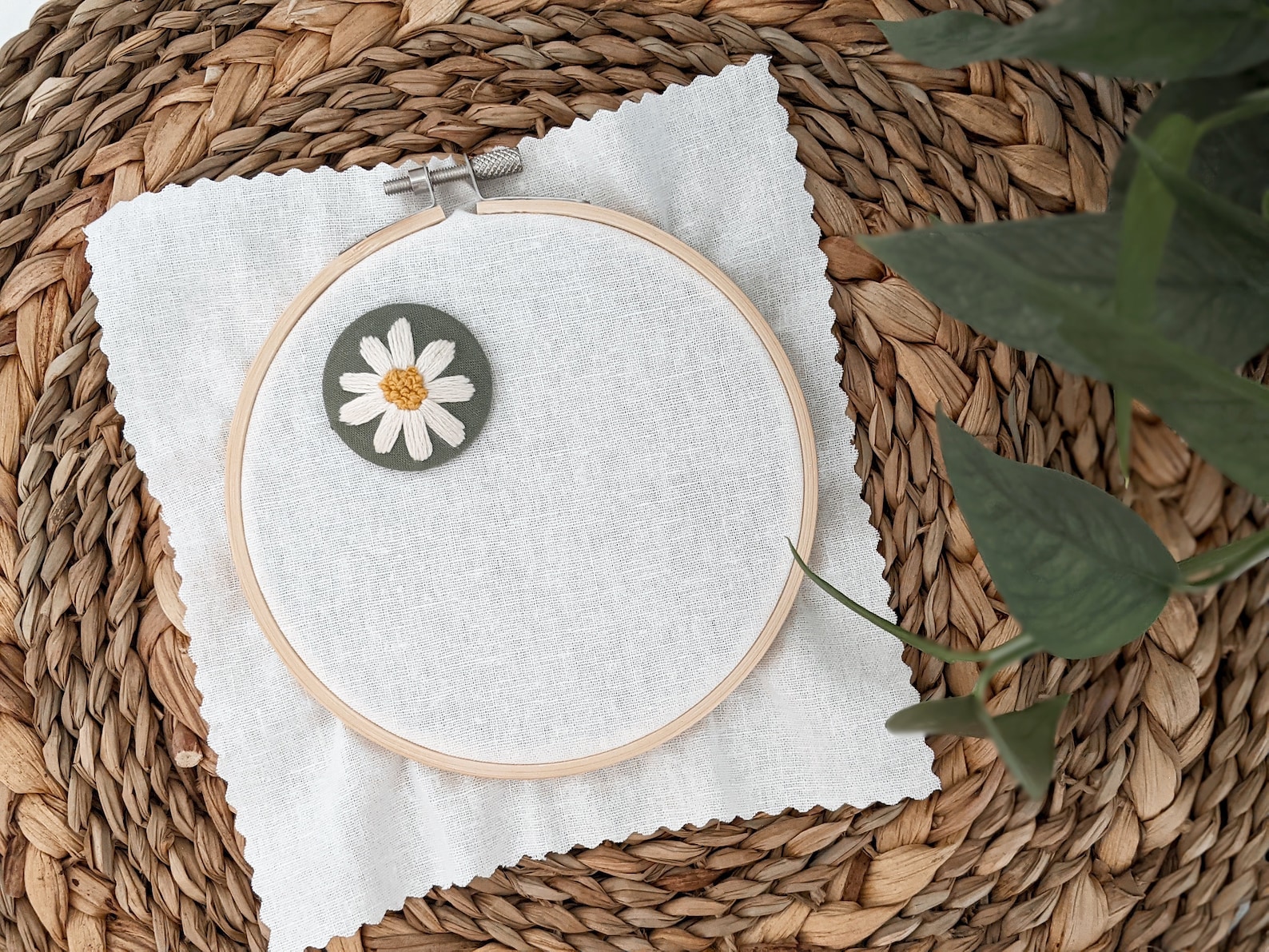 Daisy Magnetic Needle Minder, Floral Magnetic Needle Keeper for ...