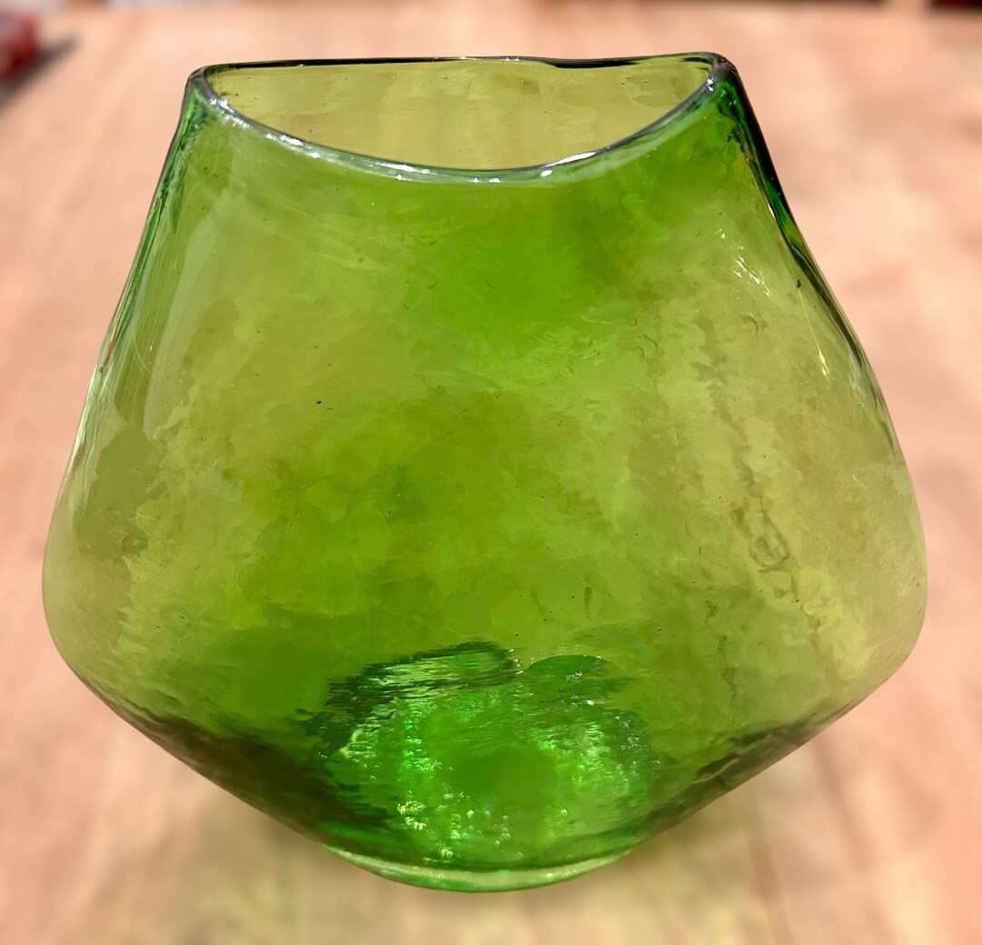 Gorgeous Hand Blown Green Glass Vase Hand Made Emerald Green - Etsy Gorgeous Hand Blown Green Glass Vase Hand Made Emerald Green - Etsy