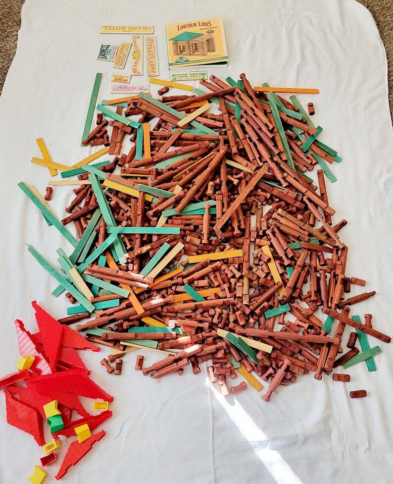 Huge Lot of 824 Lincoln Logs Pieces Roofs Signs TONS of Different ...