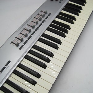 M-audio Oxygen 61 USB MIDI Controller With Assignable Buttons, Knobs ...