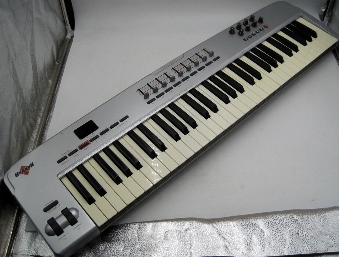 M-audio Oxygen 61 USB MIDI Controller With Assignable Buttons, Knobs ...