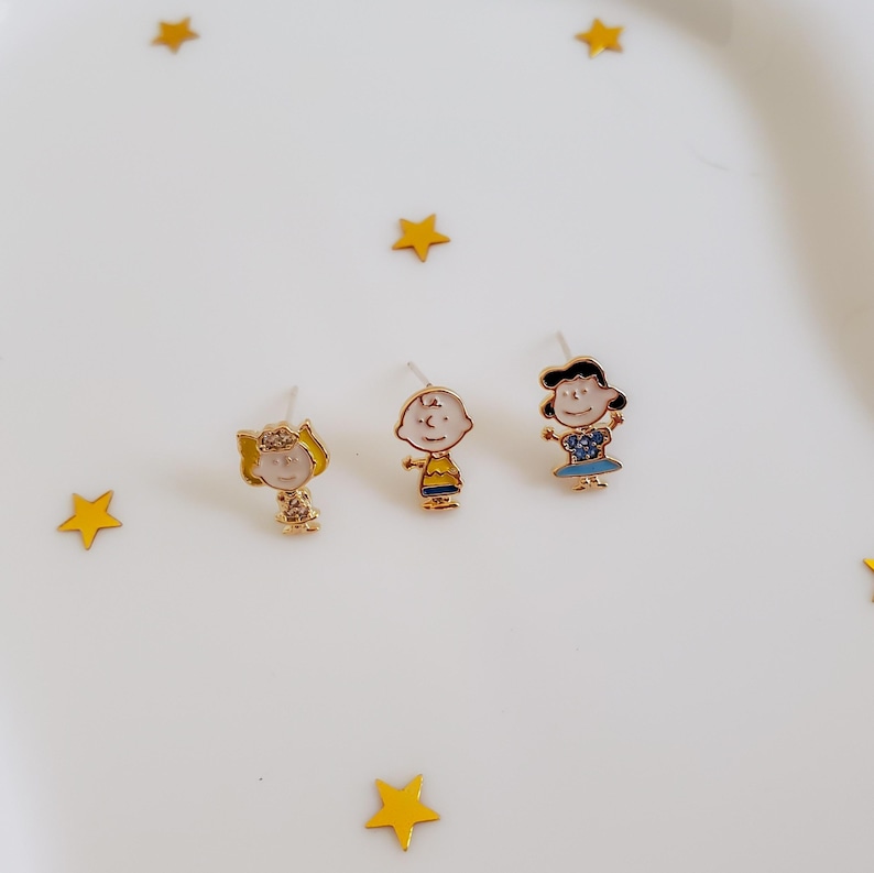 Snoopy Stud Earrings | 18K Gold Plated, Hypoallergenic Peanuts Jewelry ...