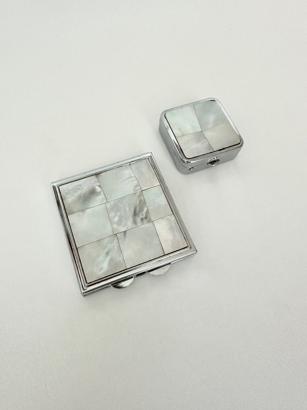 Pill Box Set Vintage Pill Boxes Silvertone Mother of Pearl Handbag ...