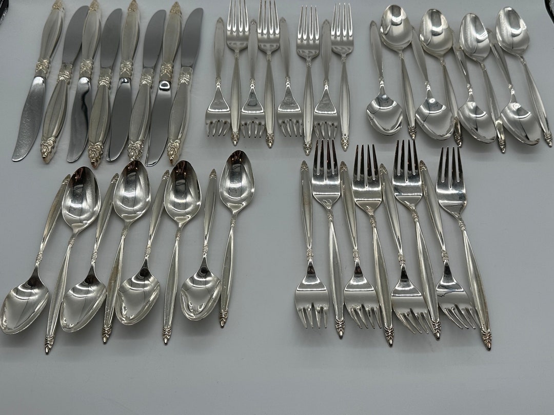 1960s MCM 40 Pc 1847 Roger Bros. Garland Pattern Silver Plated ...