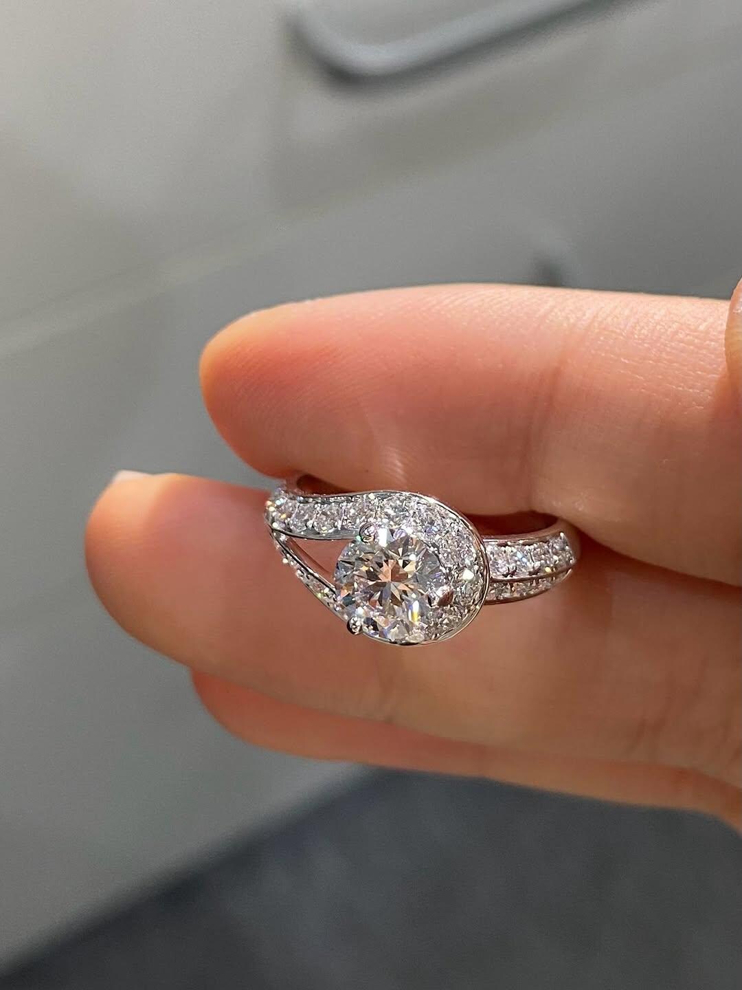Classic 3-prong Round Engagement Ring in 14k Solid White Gold, Unique ...