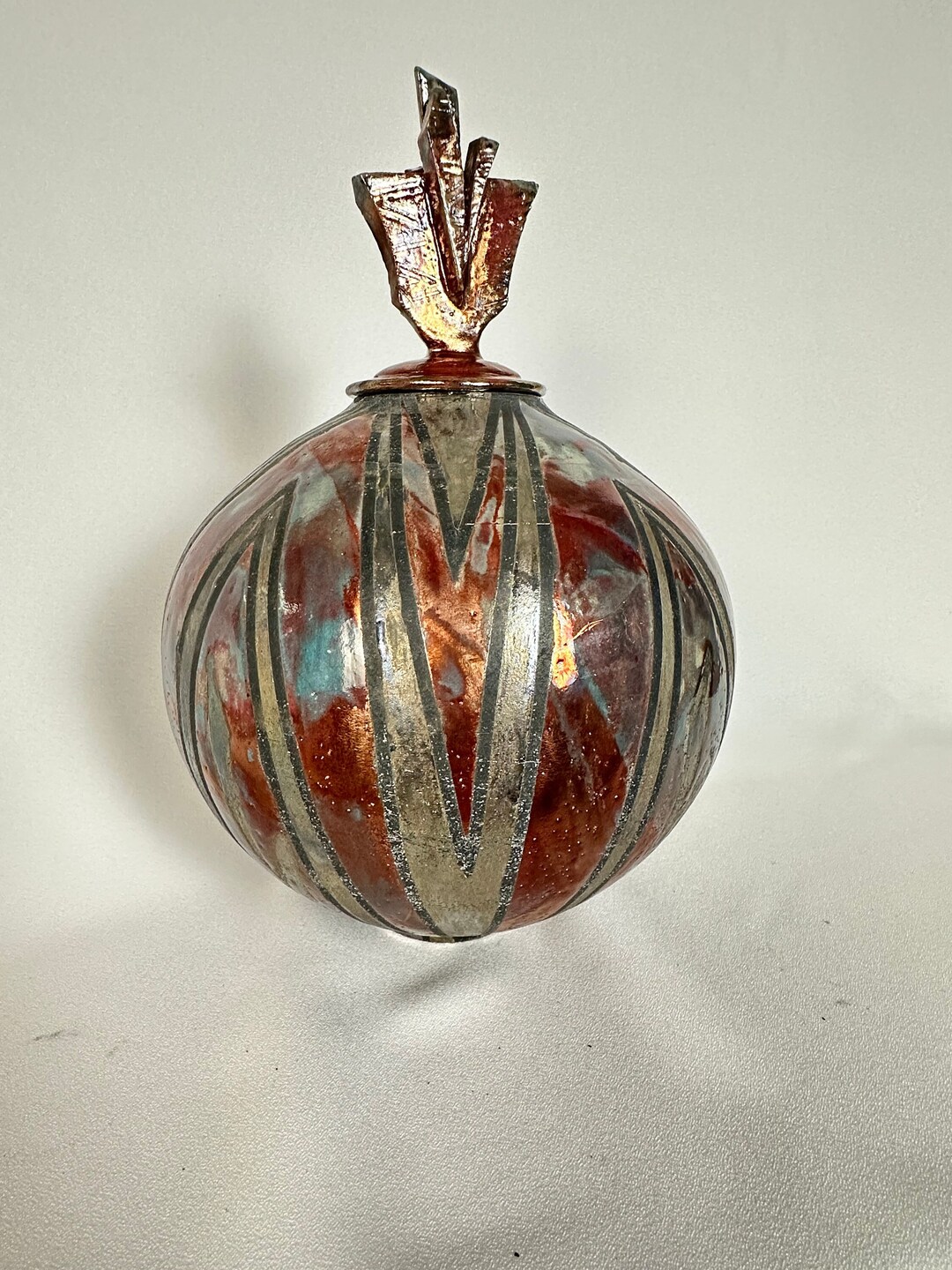 Raklu Luster and Gold Unique Vase With Ornamentalthgi Lid - Etsy