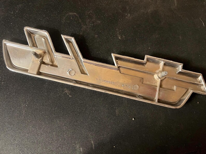 Vintage Chevrolet C-10 Cab Emblem # 3796920. 1960’s 1962 - Etsy