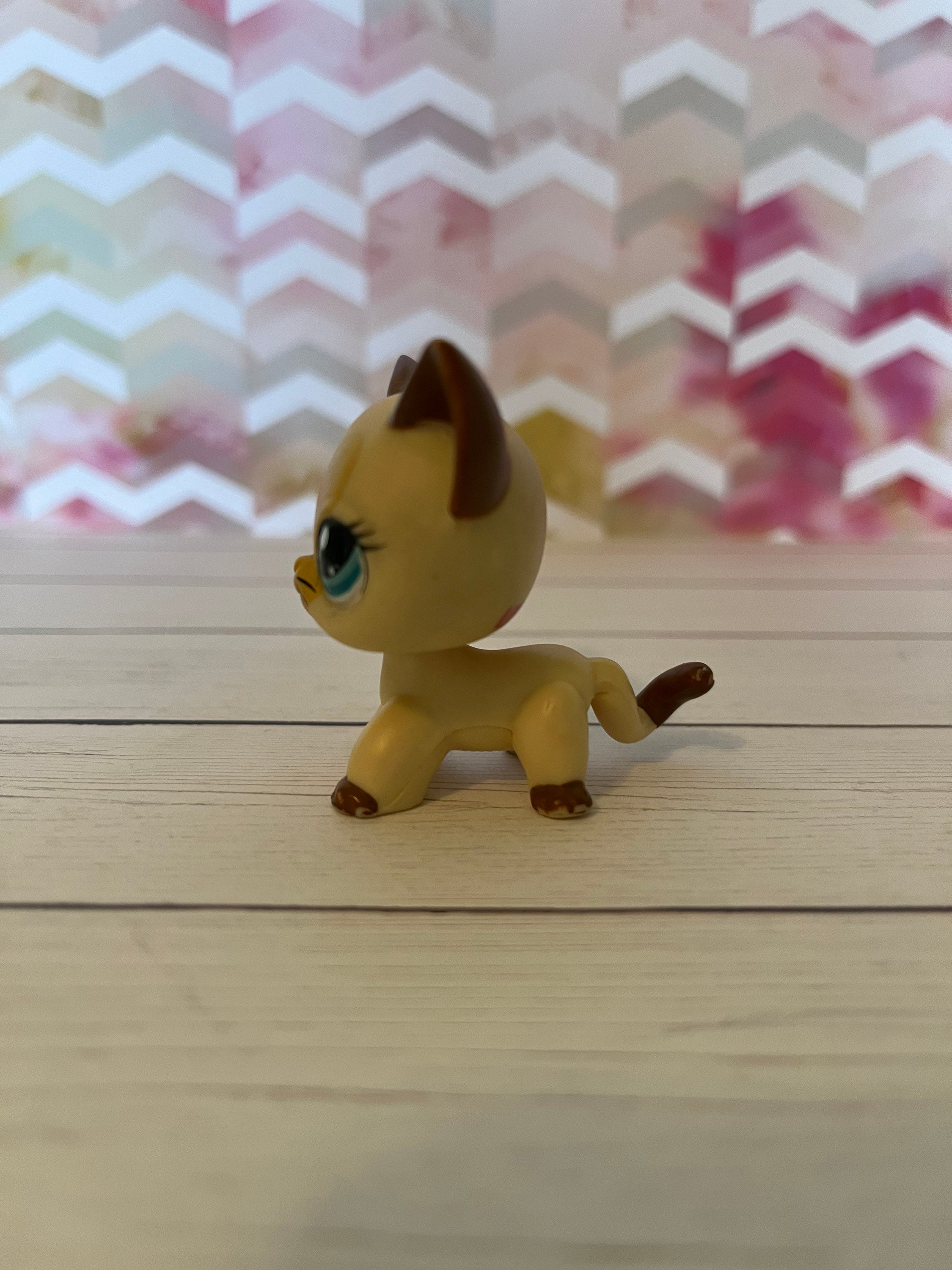 Authentic Littlest Pet Shop 3573 Shorthair Siamese Cat With Gold Heart ...