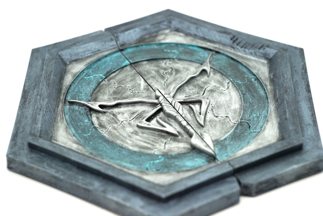 Resident Evil 4 Inspired Hexagon Emblem 2-piece With Magnet & Stand ...