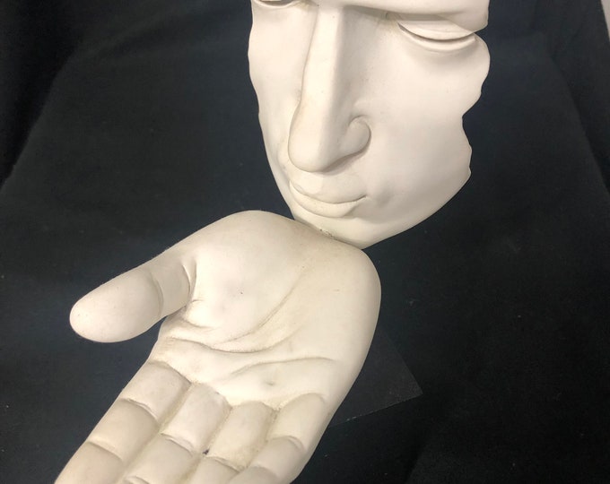 Blowing A Kiss Sculpture Inspired by Leonardo Da Vinci Vitruvian Man ...