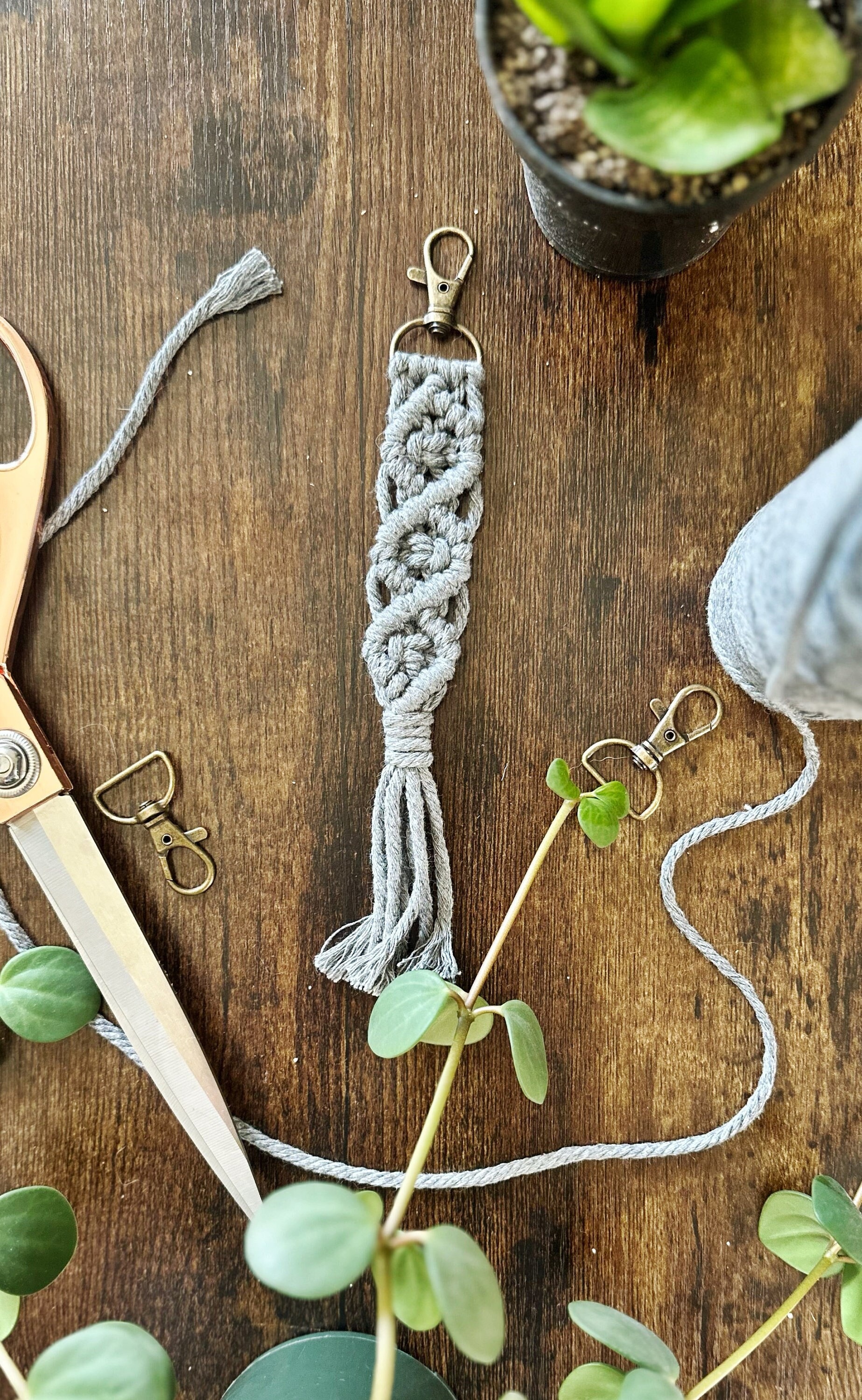 Gray Diamond Pattern Macrame Keychain, Handmade Macrame Keychain ...