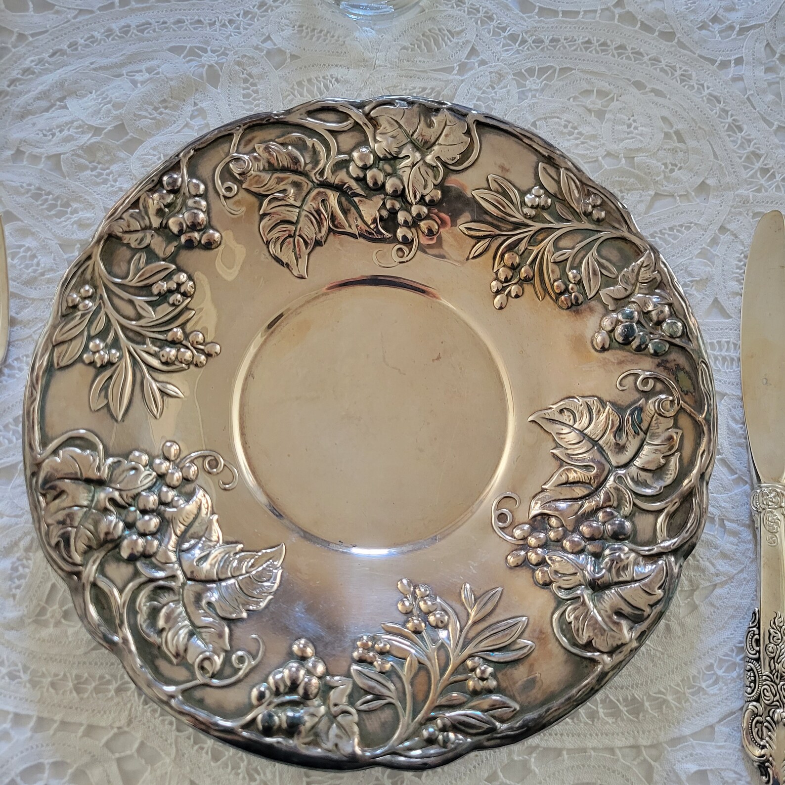 Silverplate Round Dish Grape Vine Embossed Pilgrim Co. P445 Vintage - Etsy