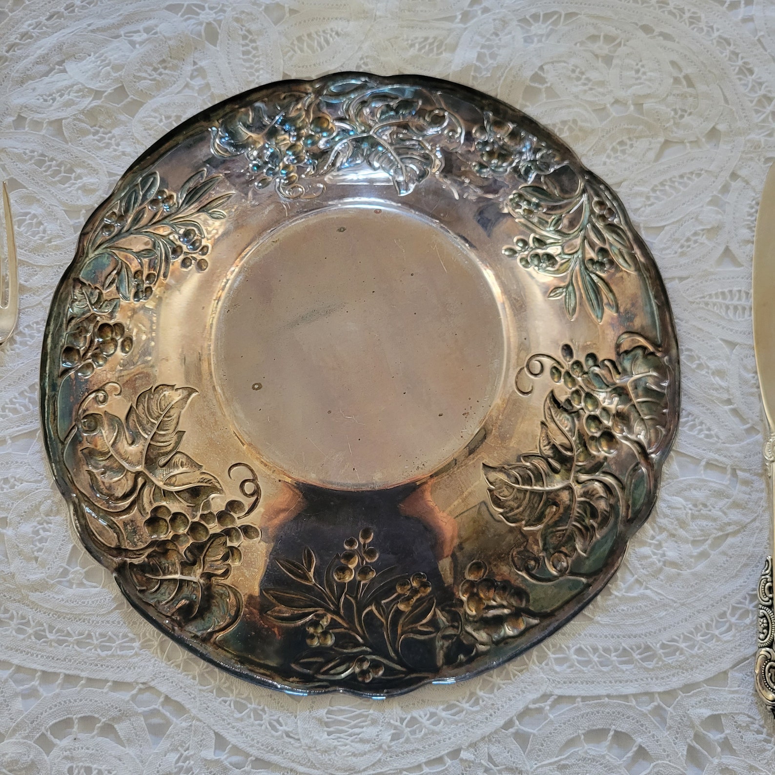 Silverplate Round Dish Grape Vine Embossed Pilgrim Co. P445 Vintage - Etsy
