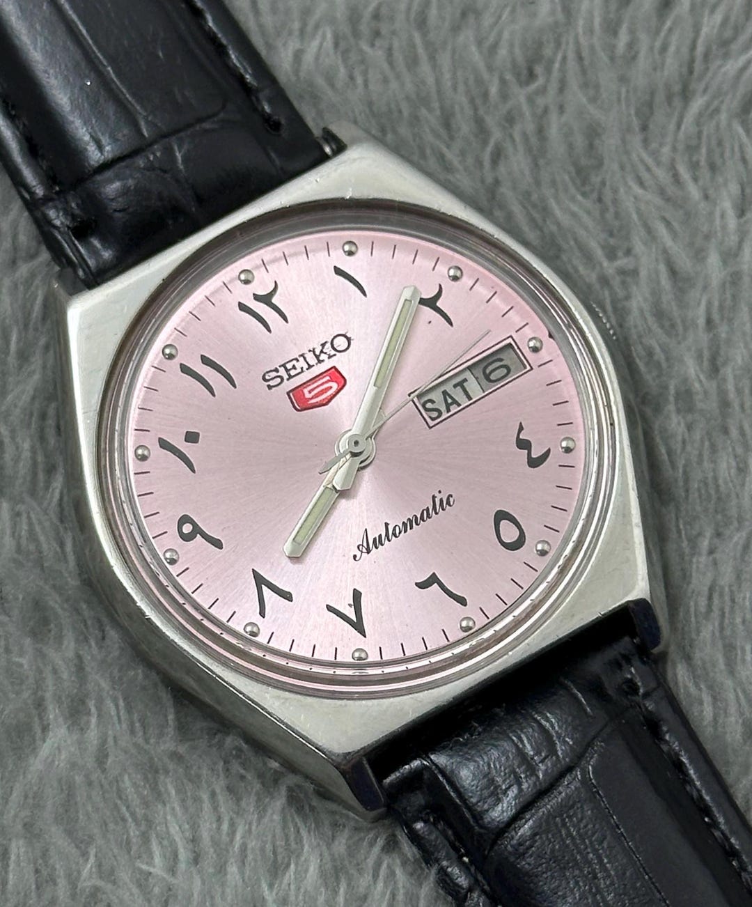 Vintage Seiko 5 Automatic Pink Dial With Silver Case Day/date Caliber ...