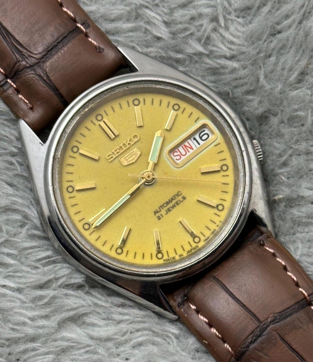 Vintage Seiko 5 Automatic Gold Dial With Silver Case Day/date Caliber No 7S26 Wrist Watch Japan ...