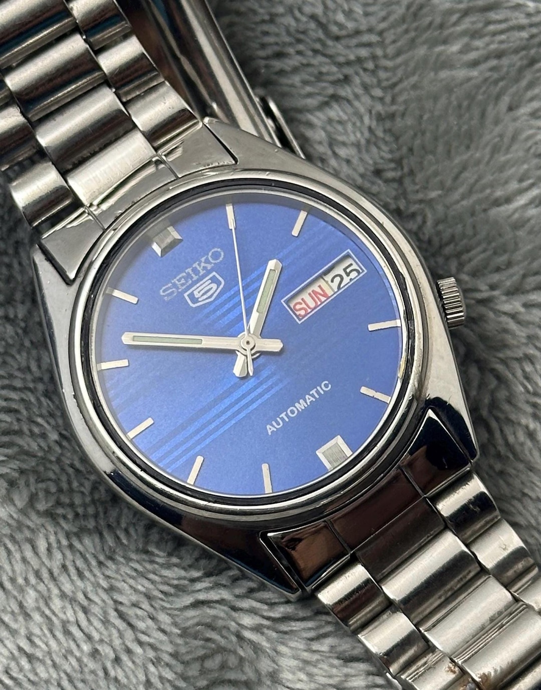 Vintage Seiko 5 Automatic Blue Dial With Silver Case Day/date Caliber ...