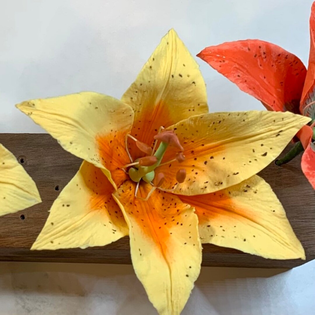 Handmade Sugar Lily Cake Flower – 5.5" Wedding Decoration - Etsy