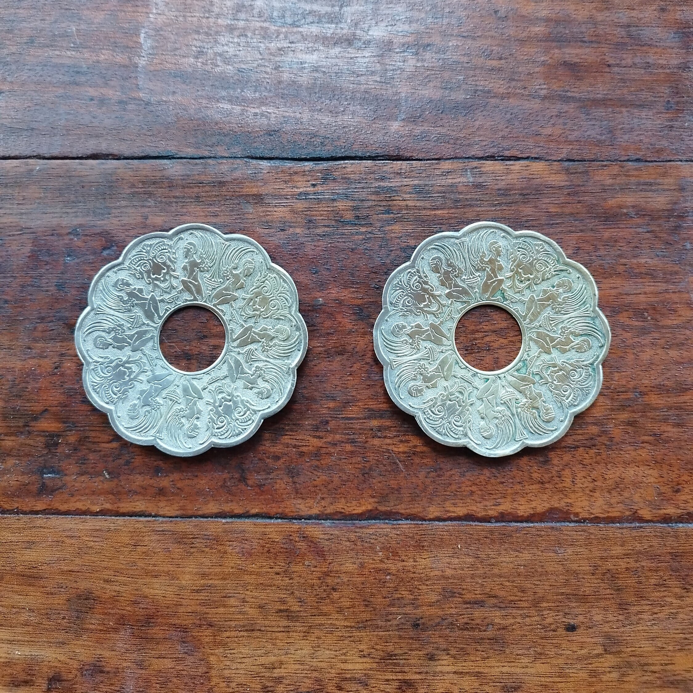 Vintage bronce bobèche/decorado ornamentado/disco de metal/antigoteo ...