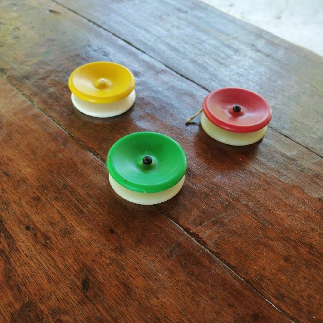 Authentic Vintage Yo-yos/toy 1950 Plastic/yellow Red Green White/child ...