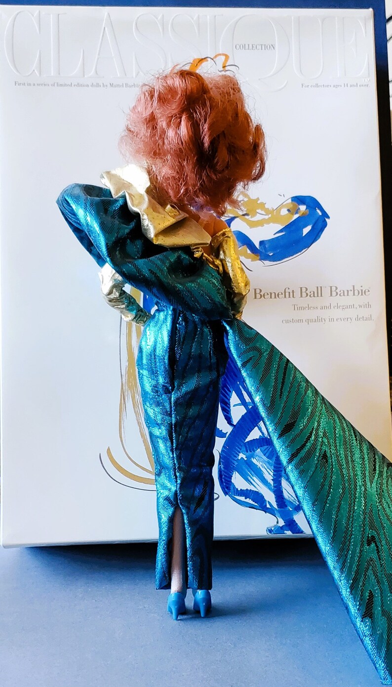 1992 Mattel's Benefit Ball Barbie Doll classique With Stand, Booklet ...