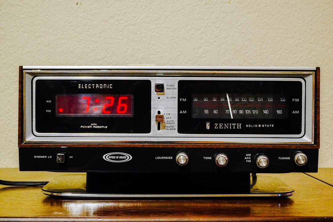 Vintage Radio Alarm Clock, Zenith Circle of Sound, Red Digital Clock ...