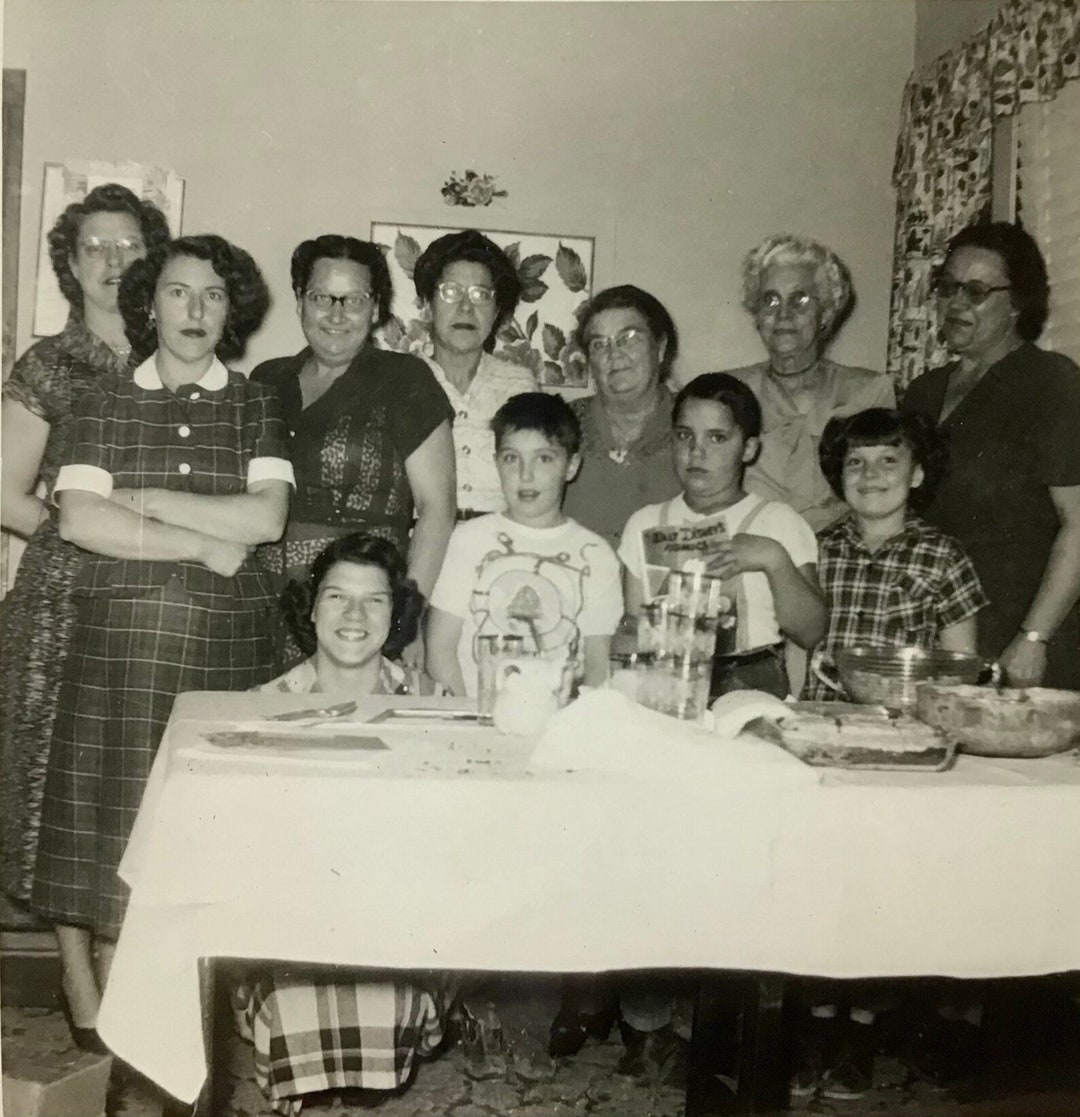 1950s Party Scene Vintage Black & White Snapshot Vernacular Photo MCM ...