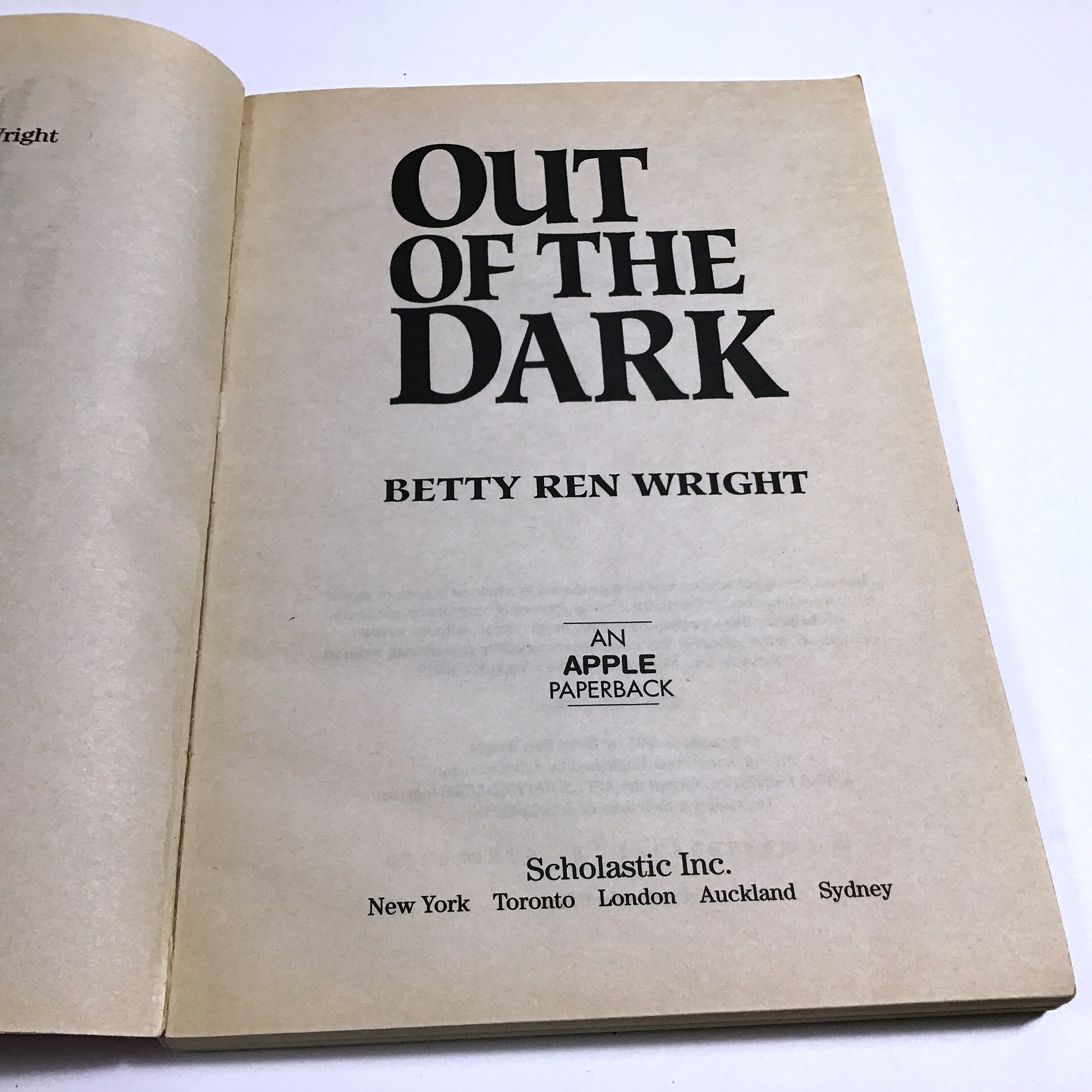 Out of the Dark Betty Ren Wright Vintage Young Reader Ghost Story 1995 ...