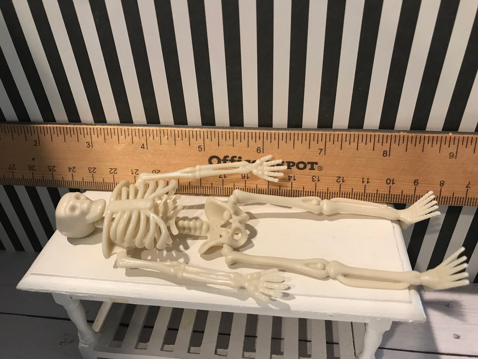 Halloween Skeleton Party, Moveable, Skull Dollhouse Candelabra ...