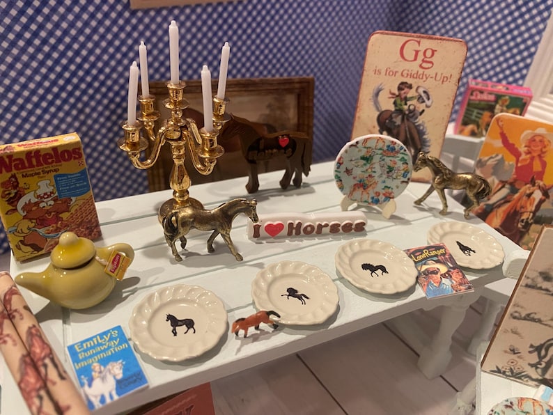 Miniature Horses, Dollhouse Horse Items, 1:12, Horse Figures, Plates ...