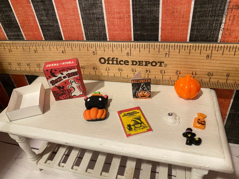 Miniature Halloween Novelty Shop, Sabrina & Salem's Halloween Dollhouse ...