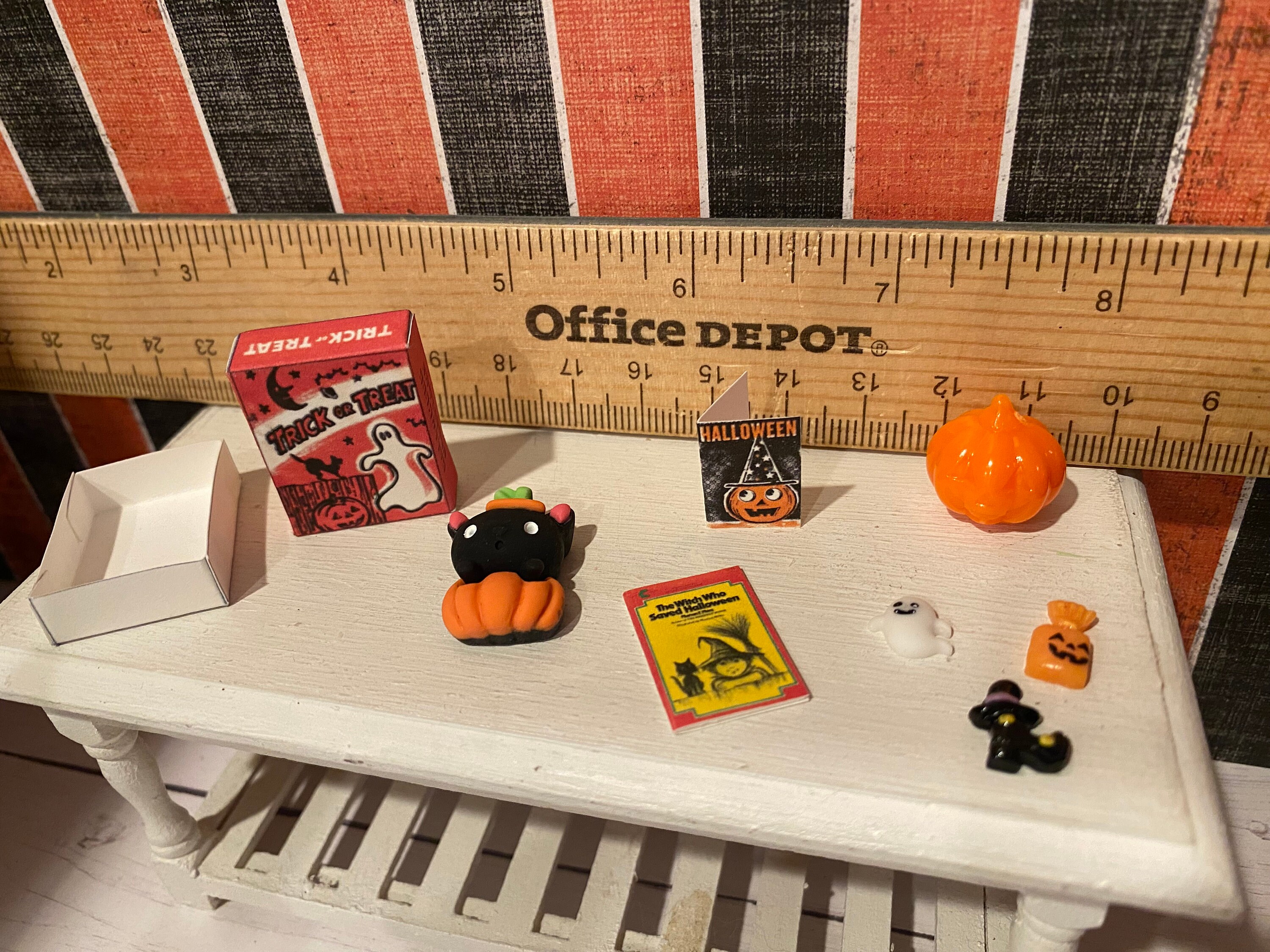 Miniature Halloween Novelty Shop, Sabrina & Salem's Halloween Dollhouse ...